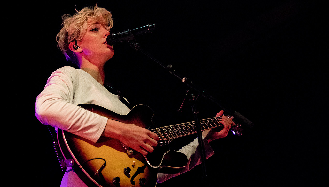 Betty Who Gives Her Music The “Human Touch” In Exclusive Live ...