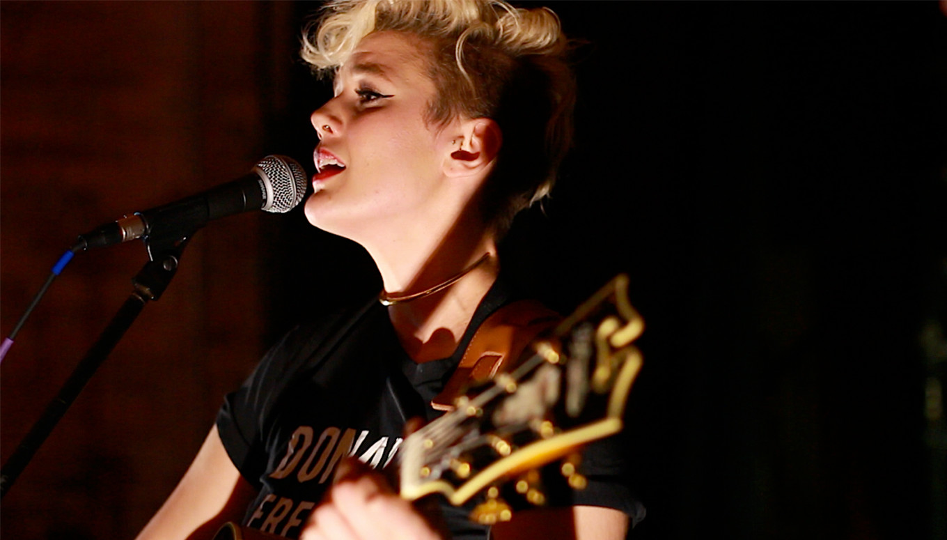 Betty Who Gives Her Music The “Human Touch” In Exclusive Live ...